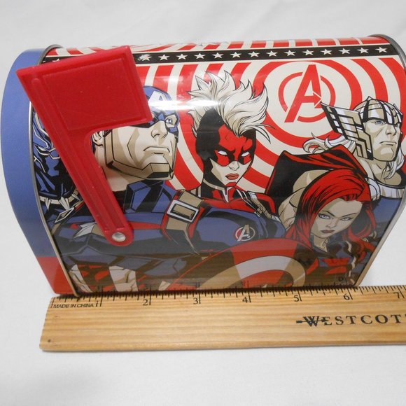 tin box co. | Kitchen | Marvel Avengers Tin Lunch Mailbox 6 Earths ...